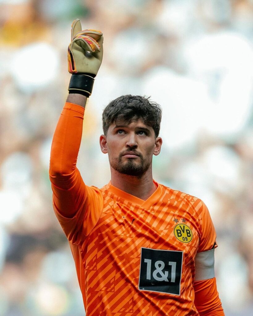 The 15 Best Goalkeepers in the World Right Now (2025)